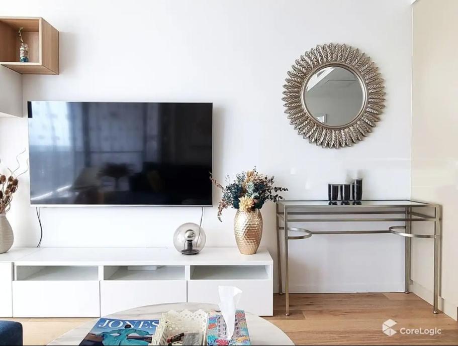 92K Abnb-Style Stunning views with modern One-bedroom Free Street ...