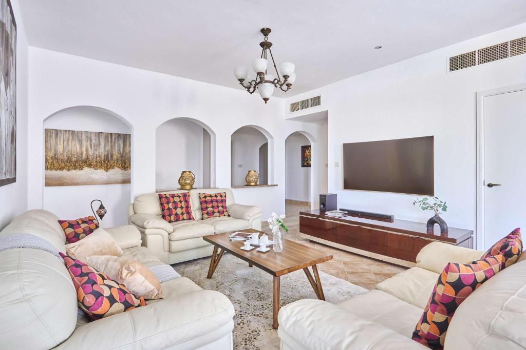 Frank Porter - Al Badia Hillside 2, Dubai (updated prices 2026)