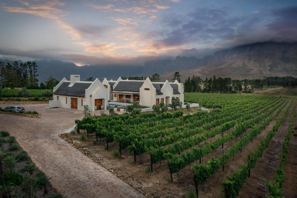 Skaap huis, Sir Lowryʼs Pass (updated prices 2026)