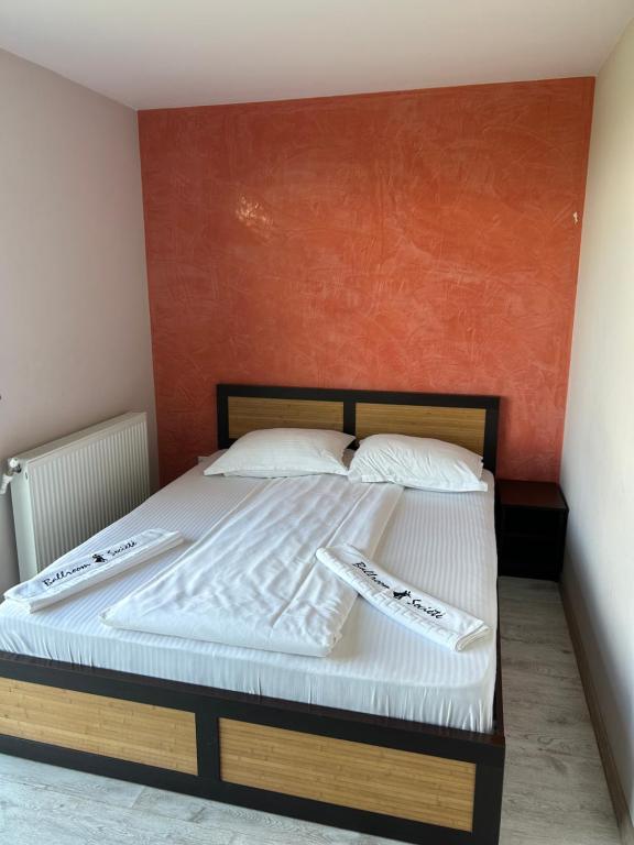 La virajul trei, Buda (precios actualizados 2025)