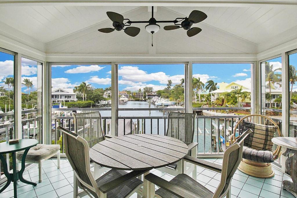 Bay view Siesta Key condo with private beach access, Siesta Key ...