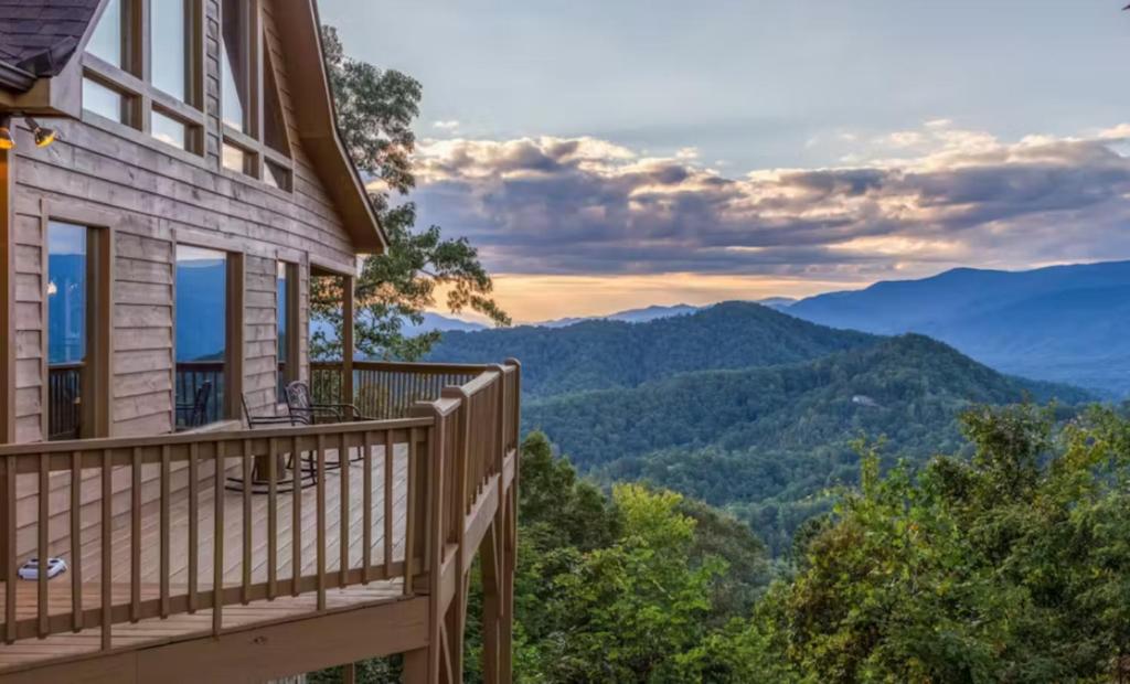 Heaven on Earth, Bryson City (updated prices 2026)