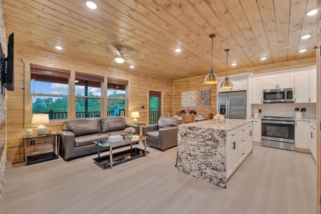 Honeybear Hideaways - Unique & Serene Cabin with Indoor Pool, Hot Tub ...