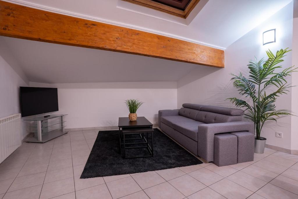 Chez Alex & Jerome, LʼArbresle (updated prices 2025)