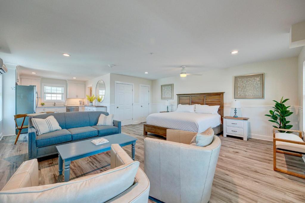 Adjacent 3rd Floor Trio, 3001 King, 3002 Queen, & 3003 Queen, Surf City ...