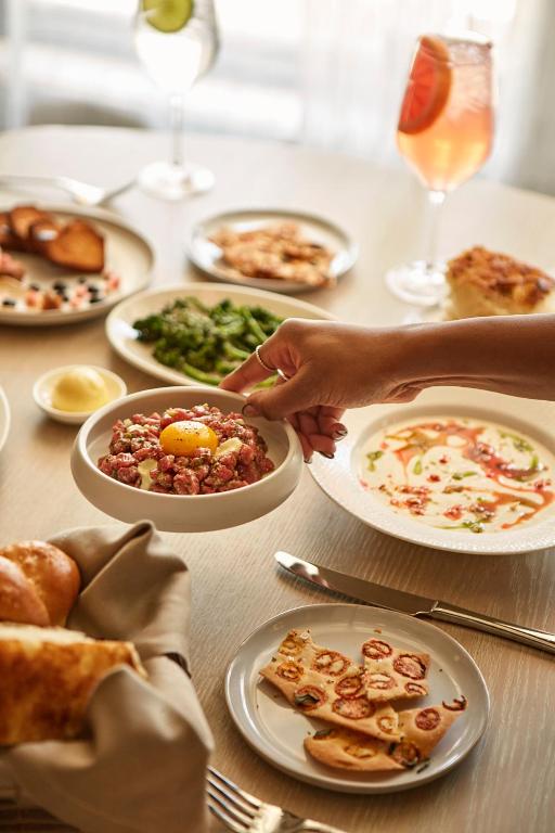 Hotel Brookmere & Arbor Spa, Saratoga Springs (updated prices 2025)