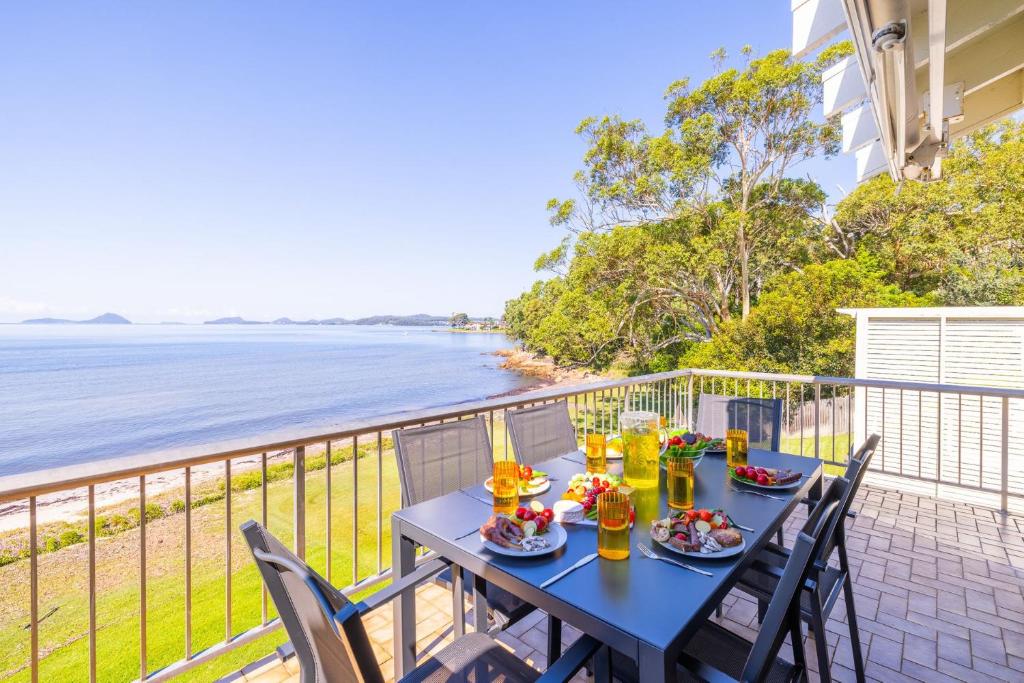 The Pelicans 6, 53 Soldiers Point Rd - stunning waterfront unit ...