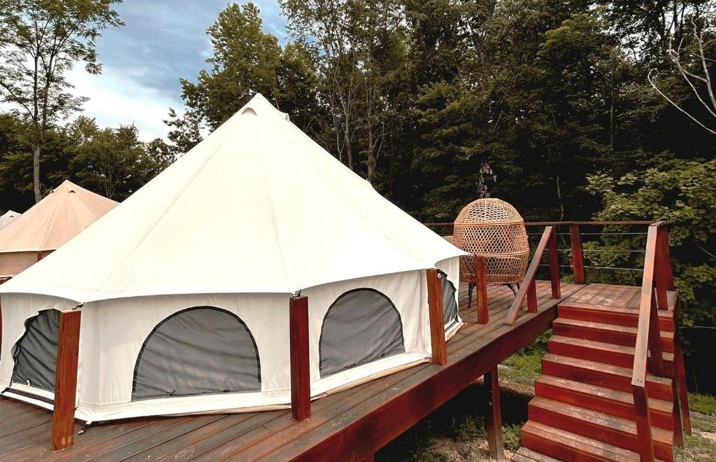 Beautiful Bell Tent Suite with Hot-Tub, Deck and Pool Amazing for ...