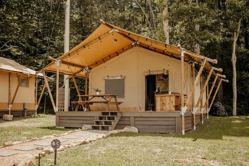 Gorgeous Glamping Tent in Erwin, Tennessee, Erwin (updated prices 2025)