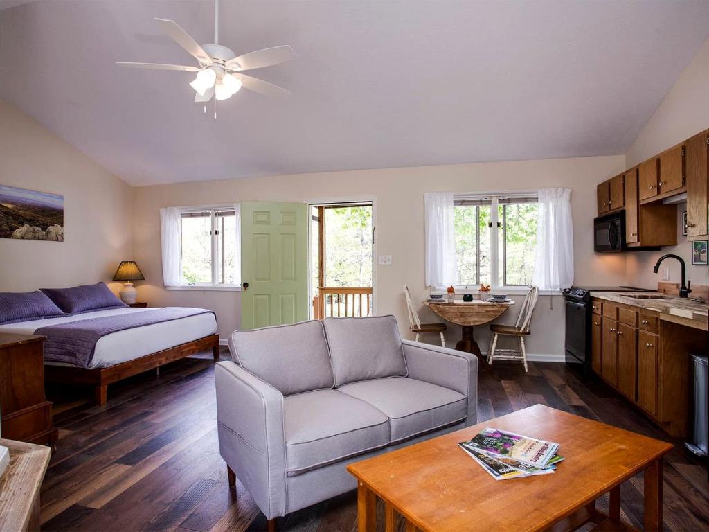 Fall in Love in this Cute Cabin Rental with for Two in Love, Virginia ...