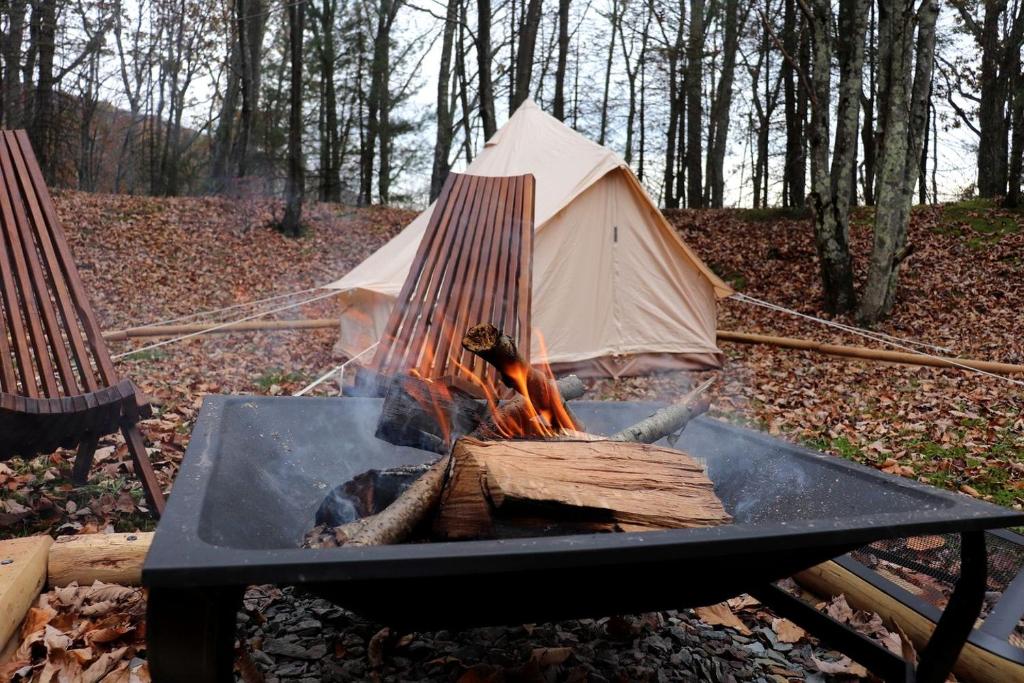 Off-Grid Bell Tent with Fire Pit in Pennsylvania, Fairmount Springs ...