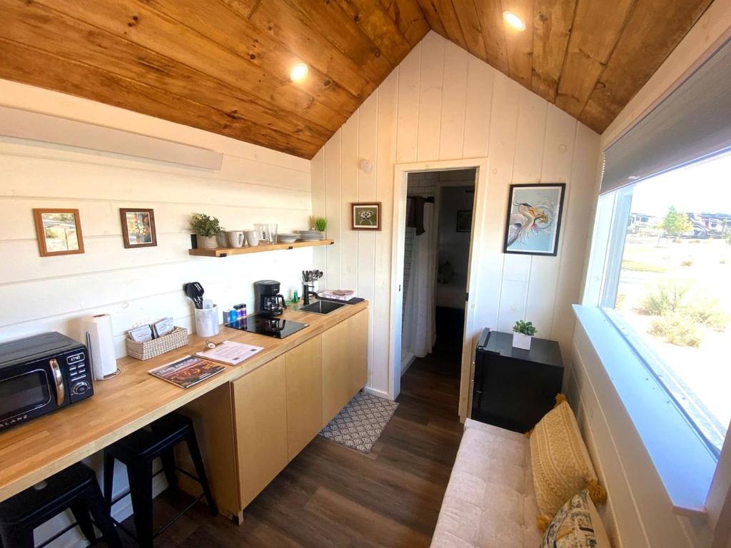 Cozy Tiny House Retreat in Grand Junction: Ultimate Glamping Experience ...