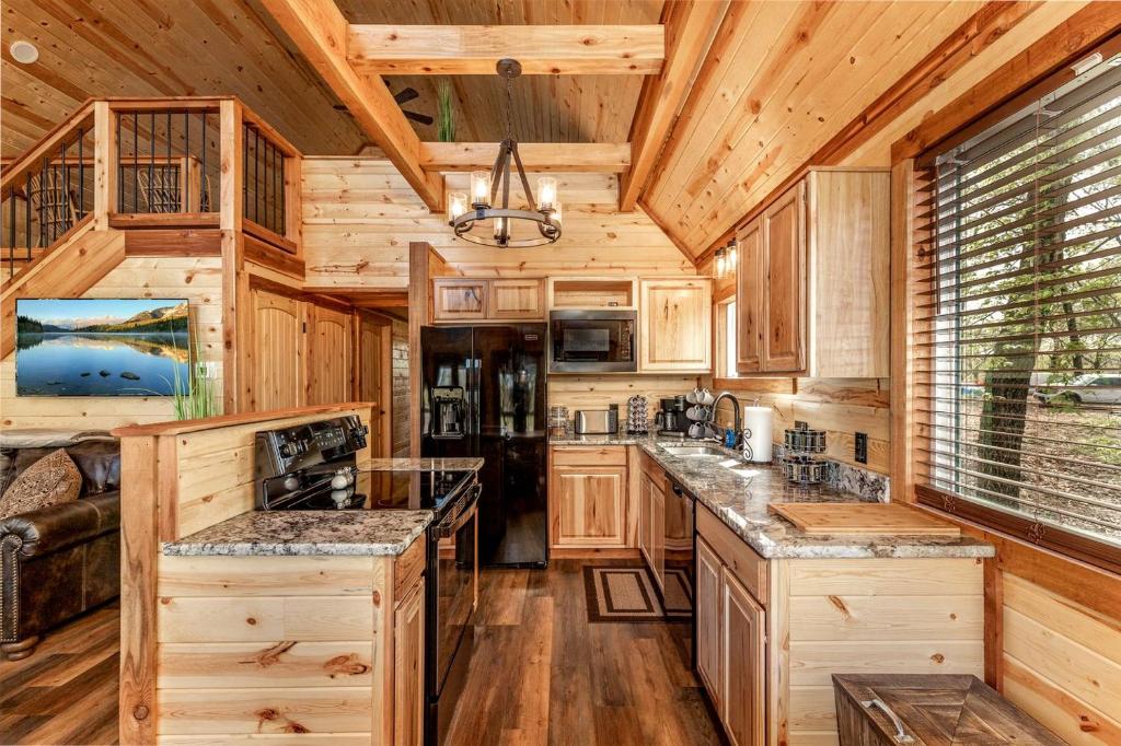 Lovely Cabin Nestled into the Woods in Oklahoma, Afton (tarifs ...