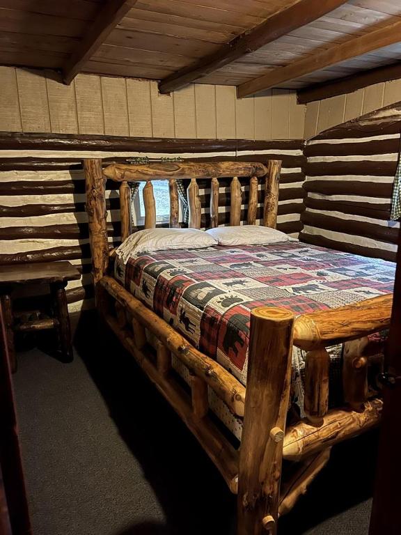 Large, Pet-Friendly Cabin Rental for Amazing Family or Group Glamping ...
