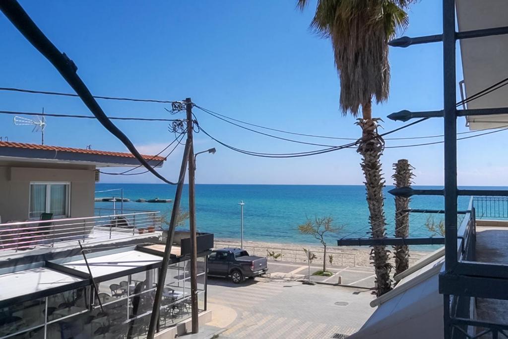 Seaside Escape by Infinity, Nea Kalikratia (updated prices 2026)