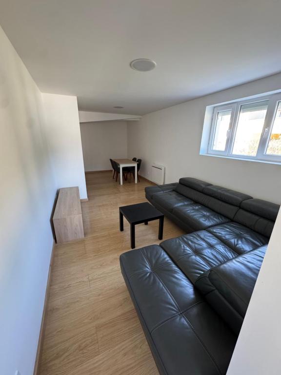 Grand T2 rénové Cœur de St-Priest Avec Parking, Saint-Priest (tarifs ...