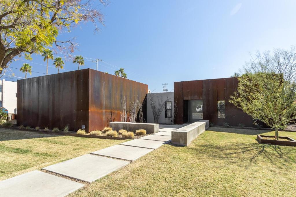 Patina Rosa - Iconic Design Pool and B-Ball Court, Phoenix (updated ...