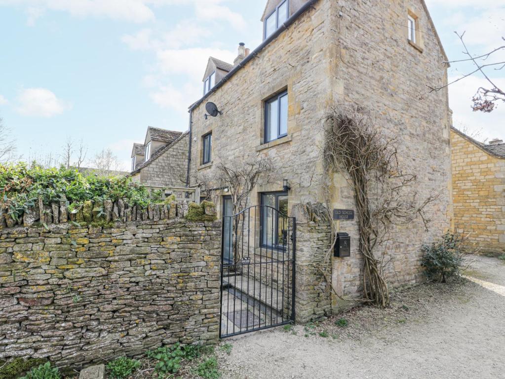 The Old School House, Lower Swell (updated prices 2025)