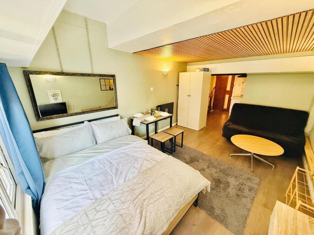 Stylish & Central Your East London Hideaway, London (updated prices 2025)