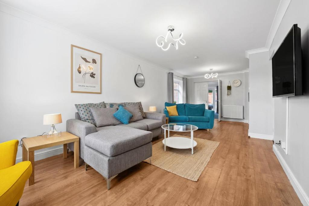 Denshaw House, Foleshill (updated prices 2026)