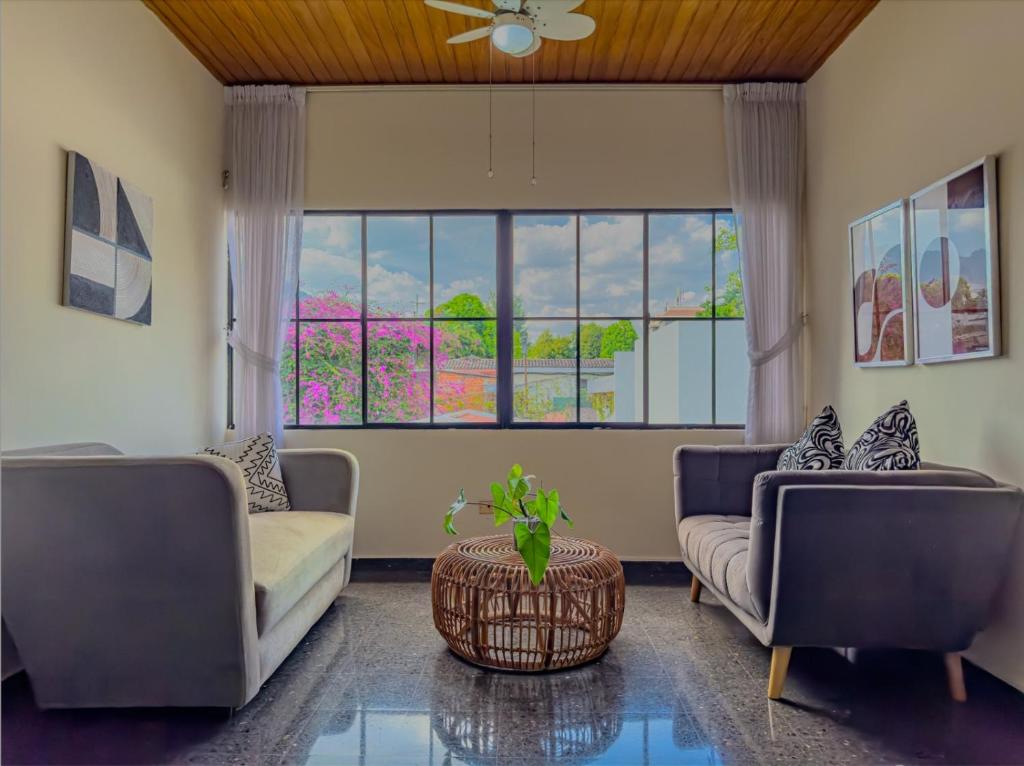 Cardedeu Suites, San Salvador (precios actualizados al 2026)