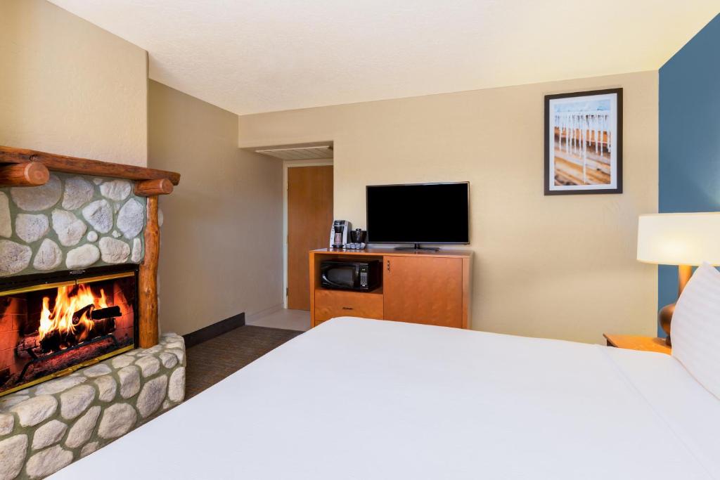 Holiday Inn Resort The Lodge At Big Bear Lake By Ihg Big Bear Lake