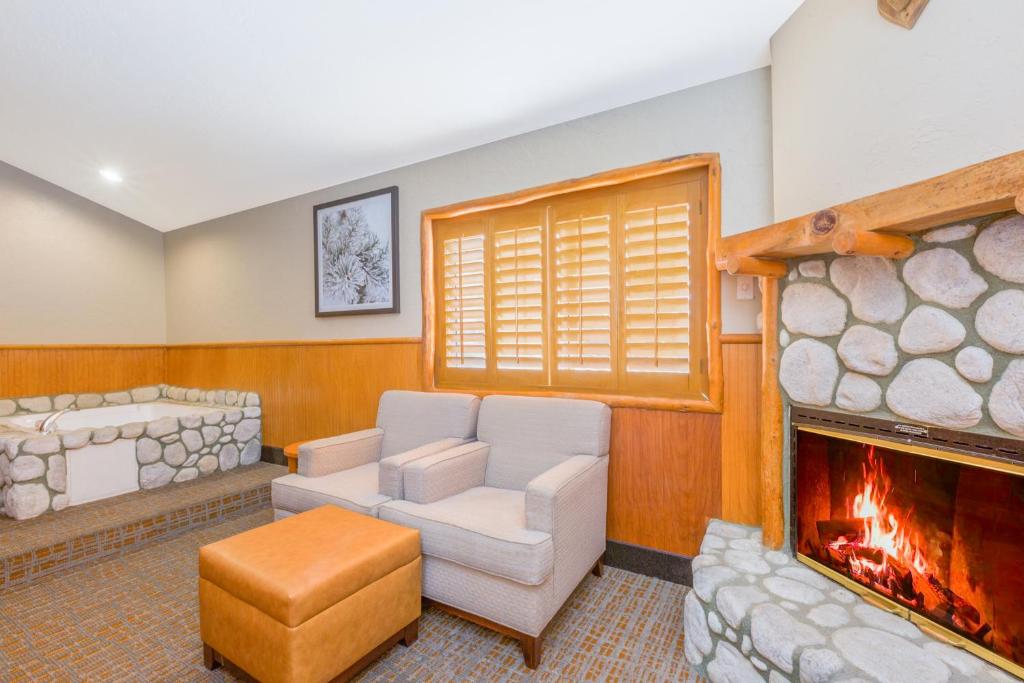 Holiday Inn Resort The Lodge at Big Bear Lake by IHG, Big Bear Lake ...