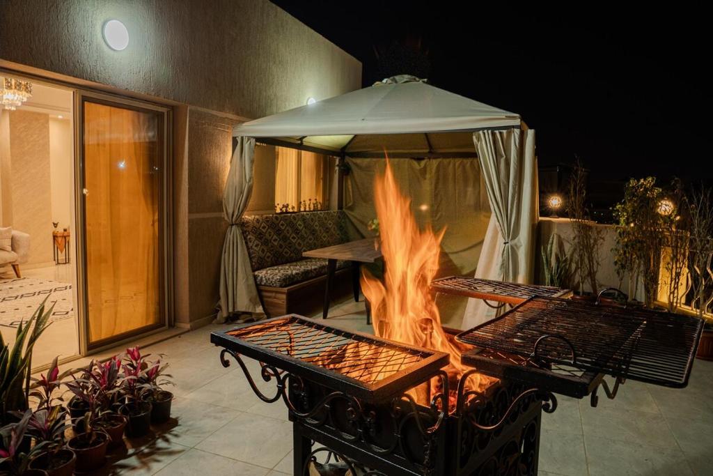 Luxe Penthouse & Open Terrace Balcony - AUC - Point 90 - New Cairo ...