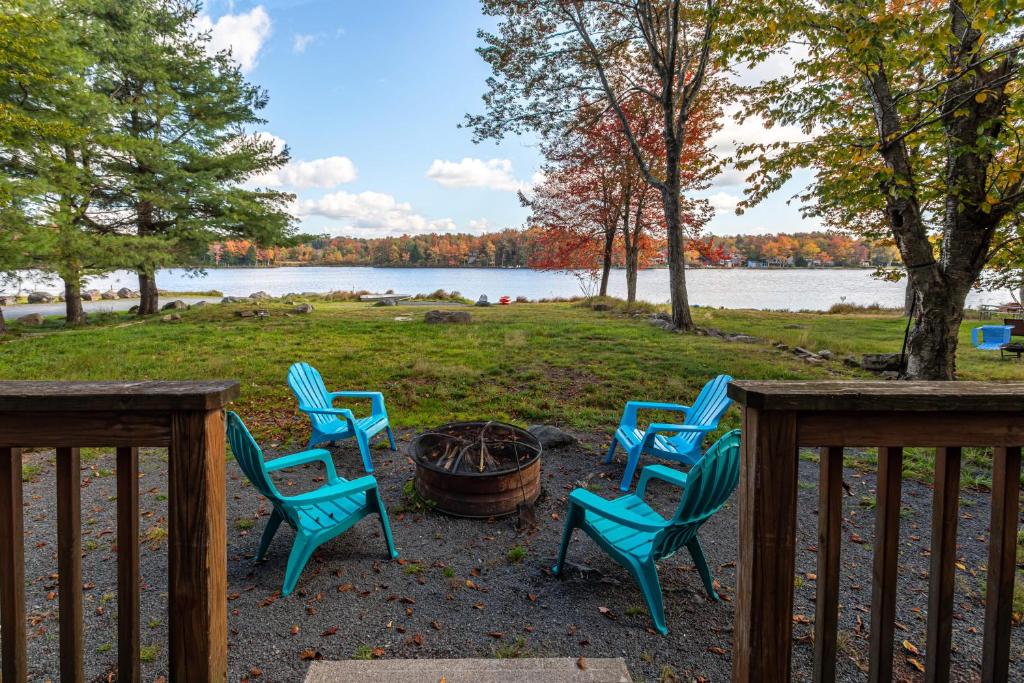 Boardwalk Chalet Lakefront Fire Pit Pet Frie, Tobyhanna (updated prices ...