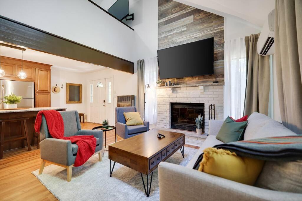 Cozy 3 BR Game Area Fire Pit, East Stroudsburg (updated prices 2025)