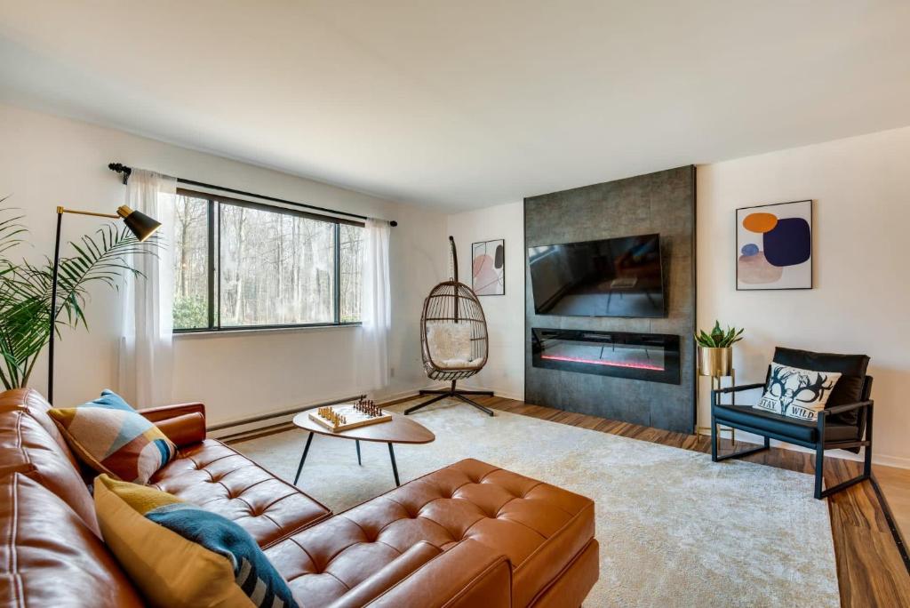 Serenity Grove Game Room Fire Pit Dog Friend, Pocono Pines (updated ...