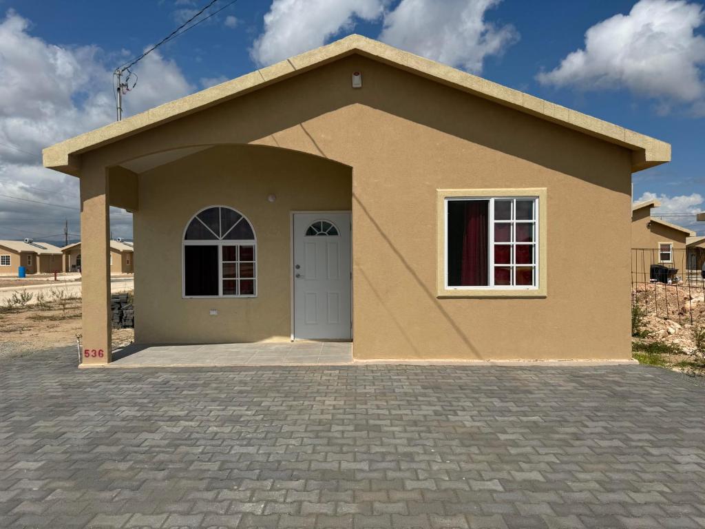 Finest Accommodation Phoenix Prk Village 2 lot 536 Phase 3, Beckford ...