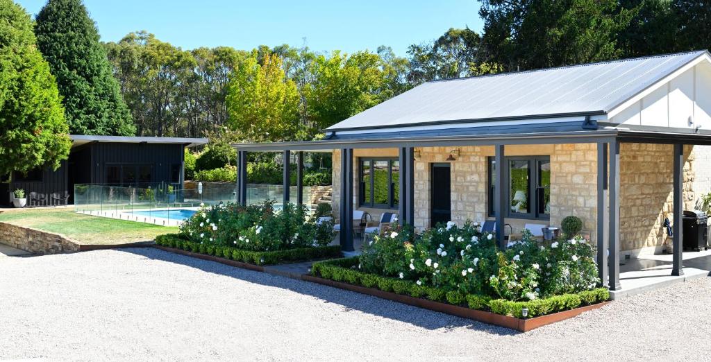 Adelaide Hills luxury cottage spectacular views, Summertown (updated ...