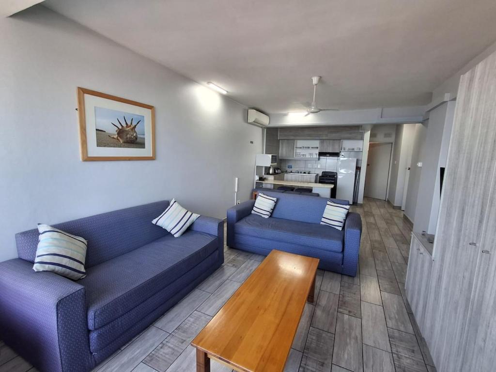Durban Beach Front, Six Sleeper, 1 Bedroom Apartment with Sea View ...