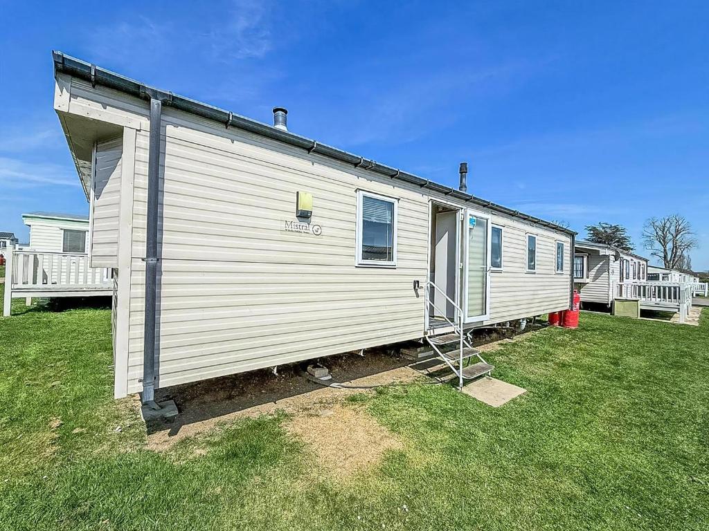 Lovely 6 Berth Caravan At Valley Farm Park In Essex Ref 46762V, Great ...