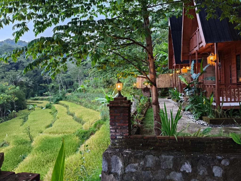 Villa Hening Senja Borobudur, Kayuares (precios actualizados 2025)