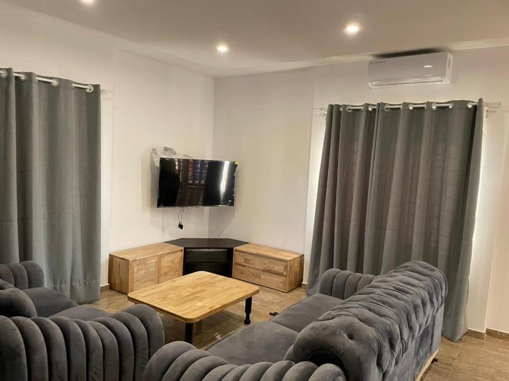 Disponible, Cotonou (updated prices 2025)