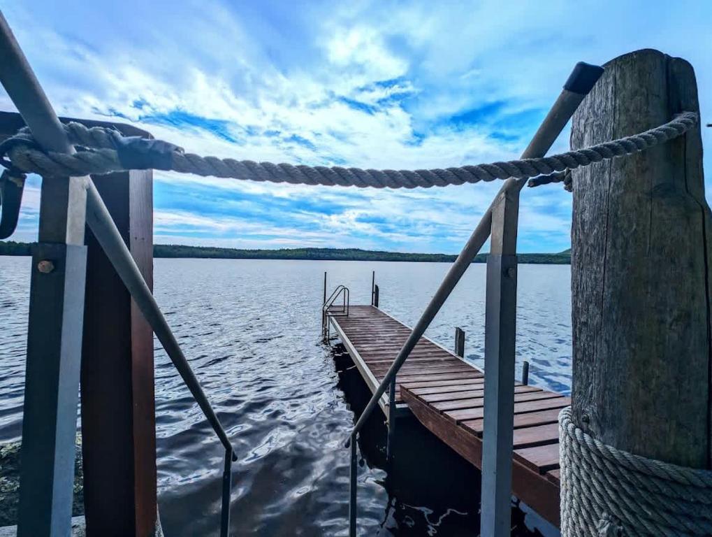 Kayak Cabin on Flanders Pond NEW, Sullivan (updated prices 2025)