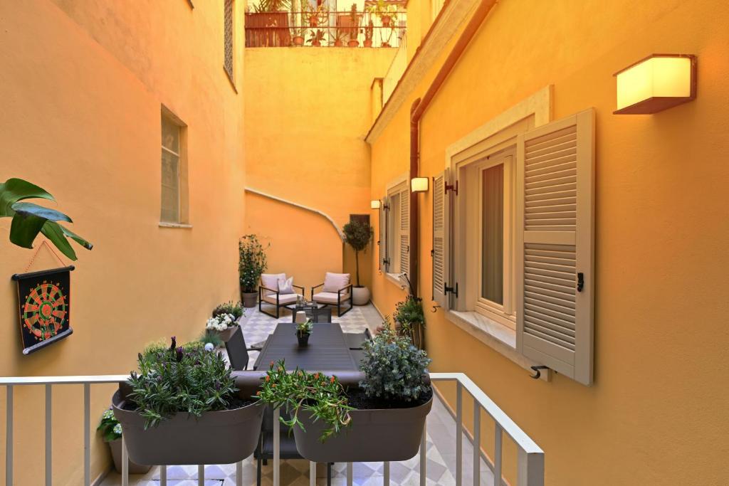 Monti luxury patio apartment, Rome (updated prices 2025)