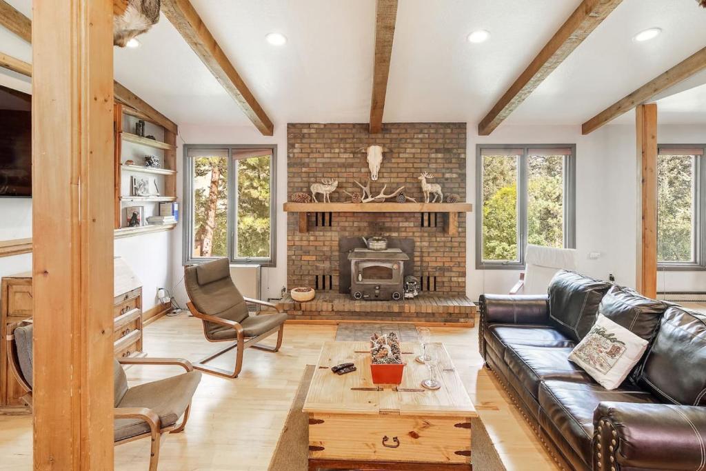 The Four Pines Near to Red Rocks And Morrison, Morrison (precios ...