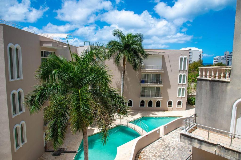 Ocean Bliss: Balcony & Pools & Peloton Bike!, Cupecoy (updated prices 2026)