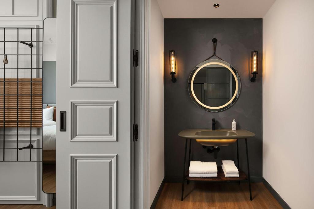 Moxy Istanbul Taksim, Istanbul (updated prices 2025)