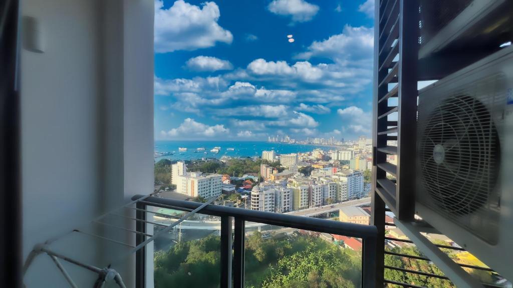 Walking Street Unixx condo Beautiful sea view, Pattaya South (updated ...