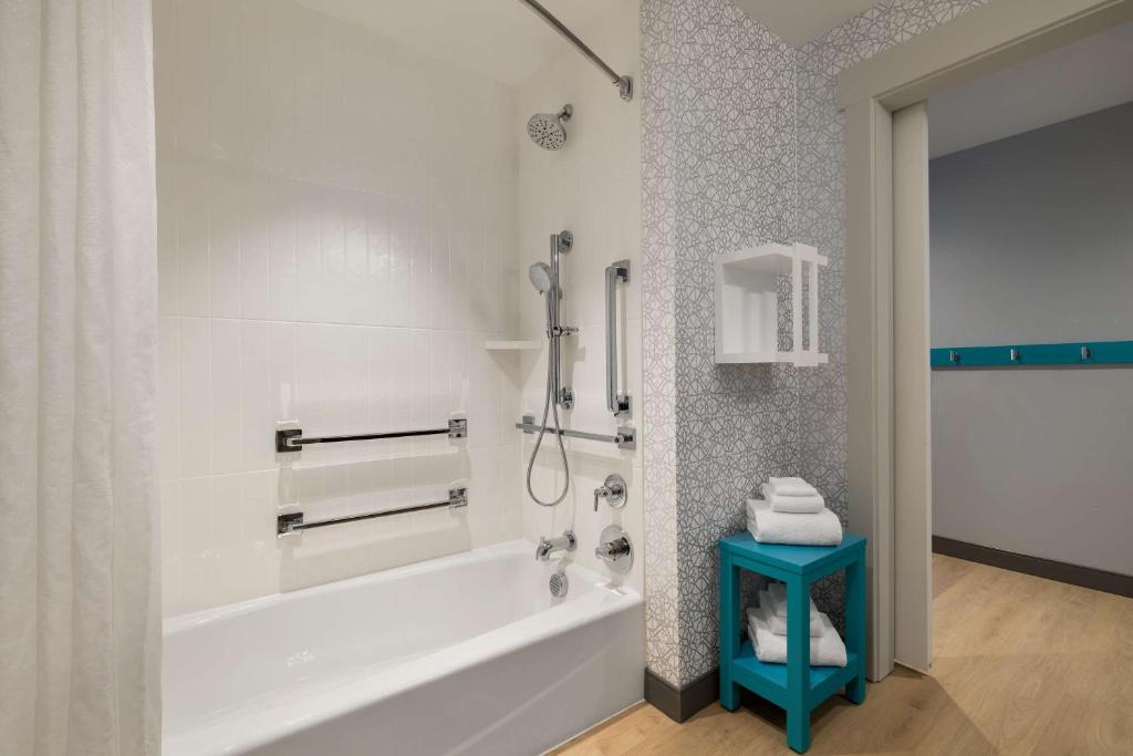 Hampton Inn & Suites Maui North Shore, Kahului (updated prices 2025)