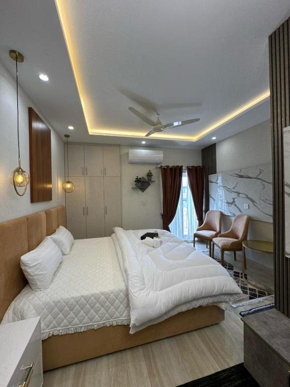 Just Move Luxury Studio APT, Near ISB Int'l AIRPT, Islamabad ...