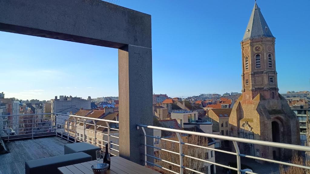 HUSWELL - Sunny terrace with harbour view - 5-min walk to station ...