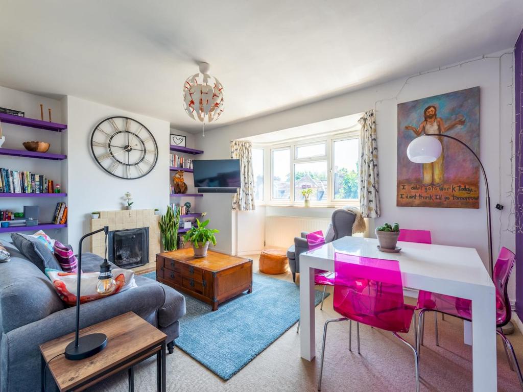 Pass the Keys Cozy 4-Bed with Garden in Trendy Stoke Newington, London ...