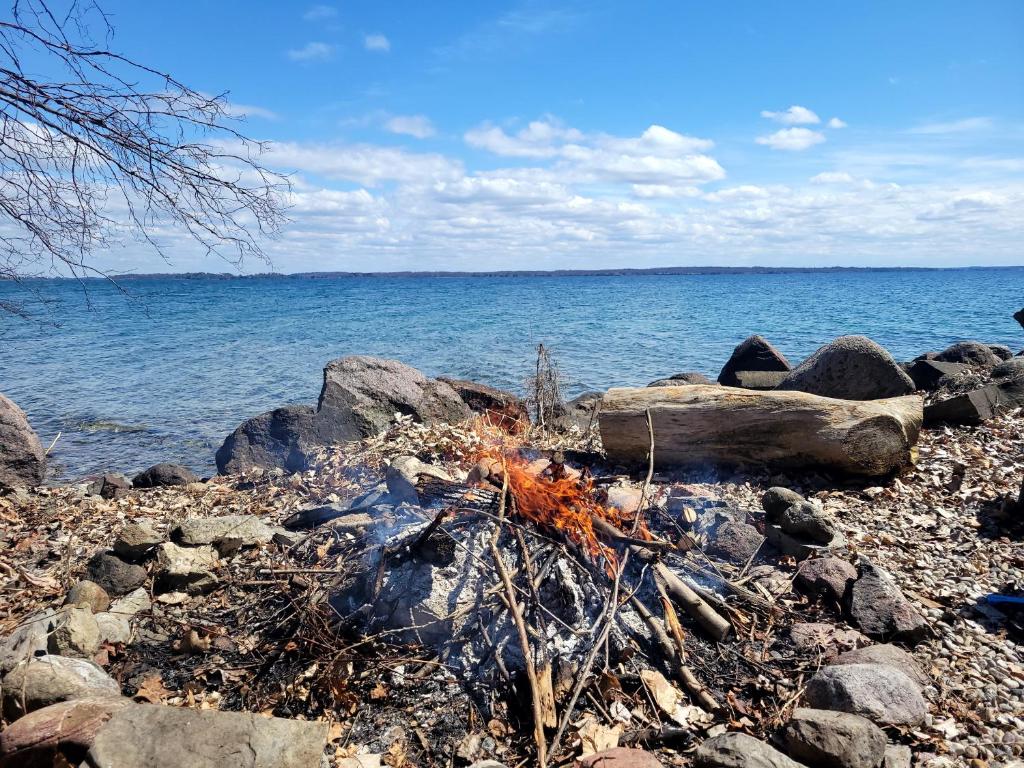 Unique waterfront house with private beach, Gananoque (updated prices 2026)