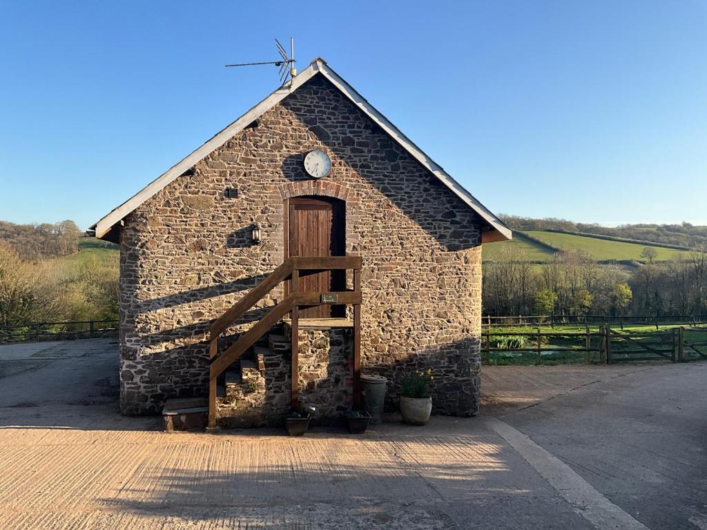 The Granary Cottage, Burrington (updated prices 2026)