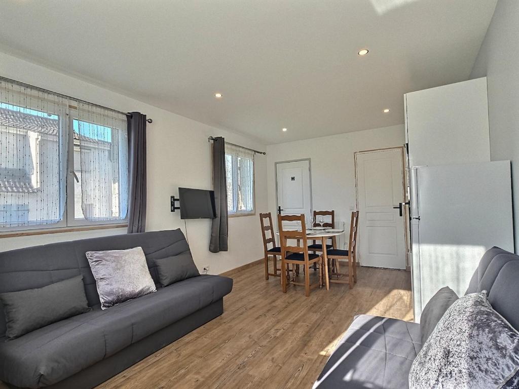 Mouroux Train P Bus 17 Studio, Mouroux (updated prices 2025)